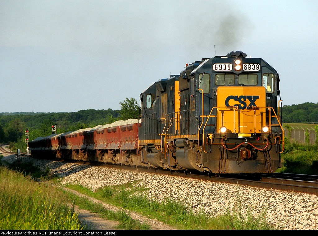 W055-09 heads up the hill at Fox behind a Slug set